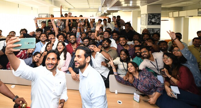 మళ్లీ అధికారం వైసీపీదే.. ఐ ప్యాక్ ప్రతినిధులతో సీఎం వైఎస్ జగన్ భేటీ.. | CM YS Jagan Met With ...