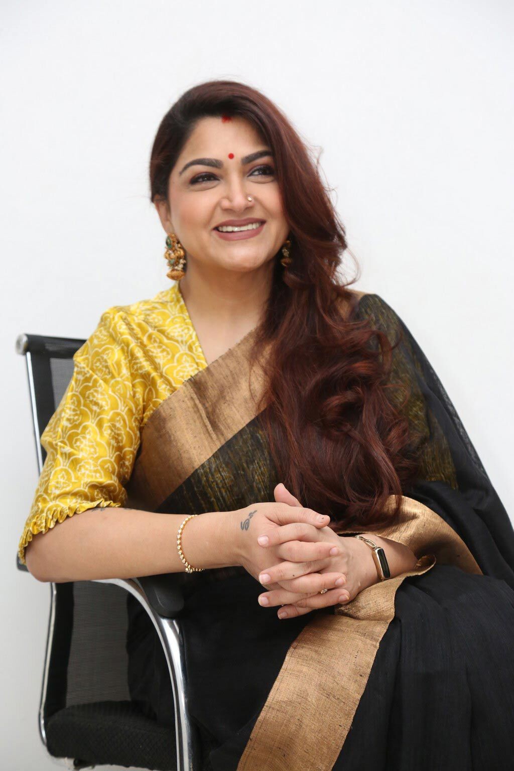 கார் விபத்தில் இருந்து.. அதிர்ஷ்டவசமாக உயிர் தப்பிய பிரபலங்கள் ...