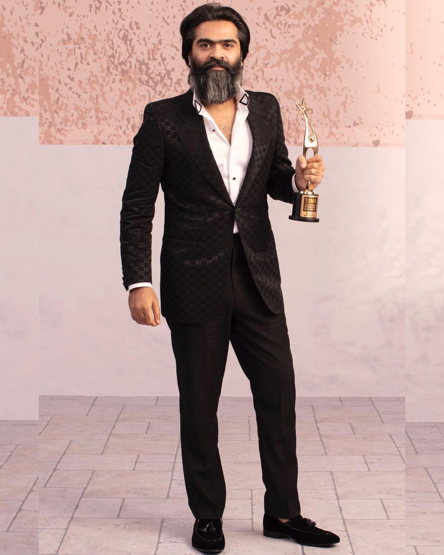 பீப் சாங் முதல் ரெட் கார்ட் வரை.. சிம்புவை கதற வைத்த சர்ச்சைகள் ...