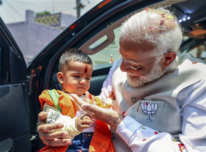 Modi Go Pooje Photos: ಲೋಕಸಭೆ ಚುನಾವಣೆ ಪ್ರಚಾರದ ವೇಳೆ ಗೋ ಪೂಜೆ ಮಾಡಿದ ಮೋದಿ ...