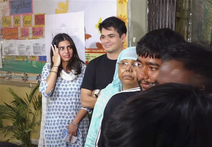 Lok Sabha Phase 6 Election Voting In Delhi Photos - Oneindia