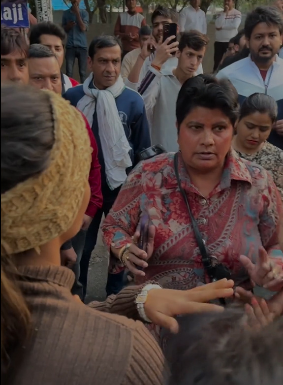 Vada Pav Girl Fight Video & Arrest Reports | Who Is Chandrika Dixit; All About Viral Vada Pav ...