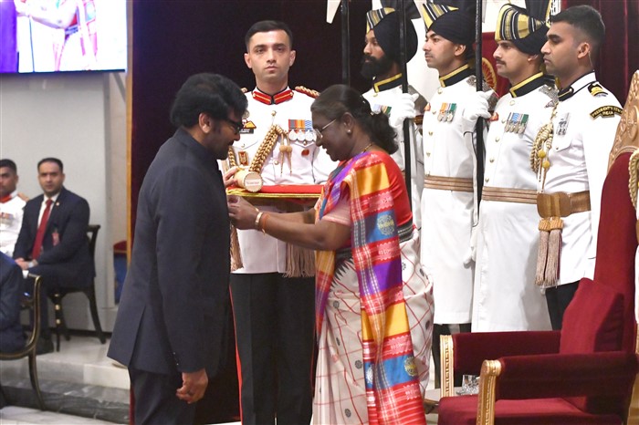 Chiranjeevi Receives Padma Vibhushan | Vyjayanthimala Receives Padma Vibhushan | Chiranjeevi ...