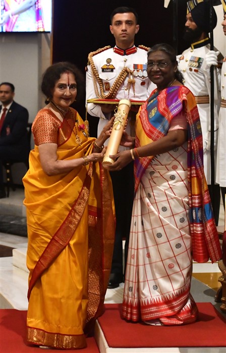 Chiranjeevi Receives Padma Vibhushan | Vyjayanthimala Receives Padma Vibhushan | Chiranjeevi ...