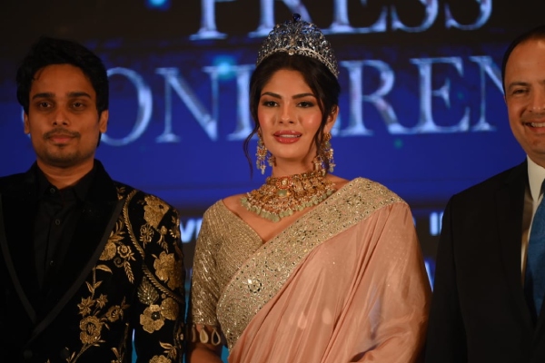 भारत पहुंची मिस यूनिवर्स 2023 शेन्निस पलासियोस को भा रहा बटर चिकन, किया ...