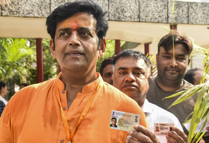 ఏడవ విడత లోక్‌సభ ఎన్నిక పోలింగ్.. ఓటేసిన సినీ, రాజకీయ ప్రముఖులు | 7th ...