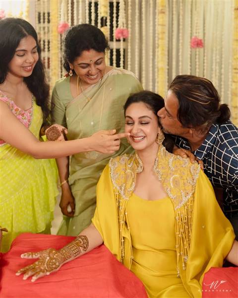 கோலாகலமாக நடந்து முடிந்த அர்ஜுன் மகள் திருமணம்.. லேட்டஸ்ட் ...