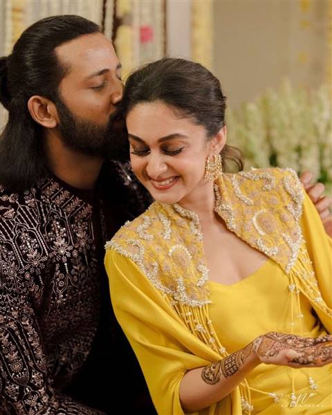 கோலாகலமாக நடந்து முடிந்த அர்ஜுன் மகள் திருமணம்.. லேட்டஸ்ட் ...