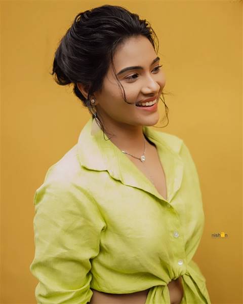 இளம் பச்சை நிற உடையில் கலக்கும்.. நடிகை திவ்யா துரைசாமியின் லேட்டஸ்ட் ...