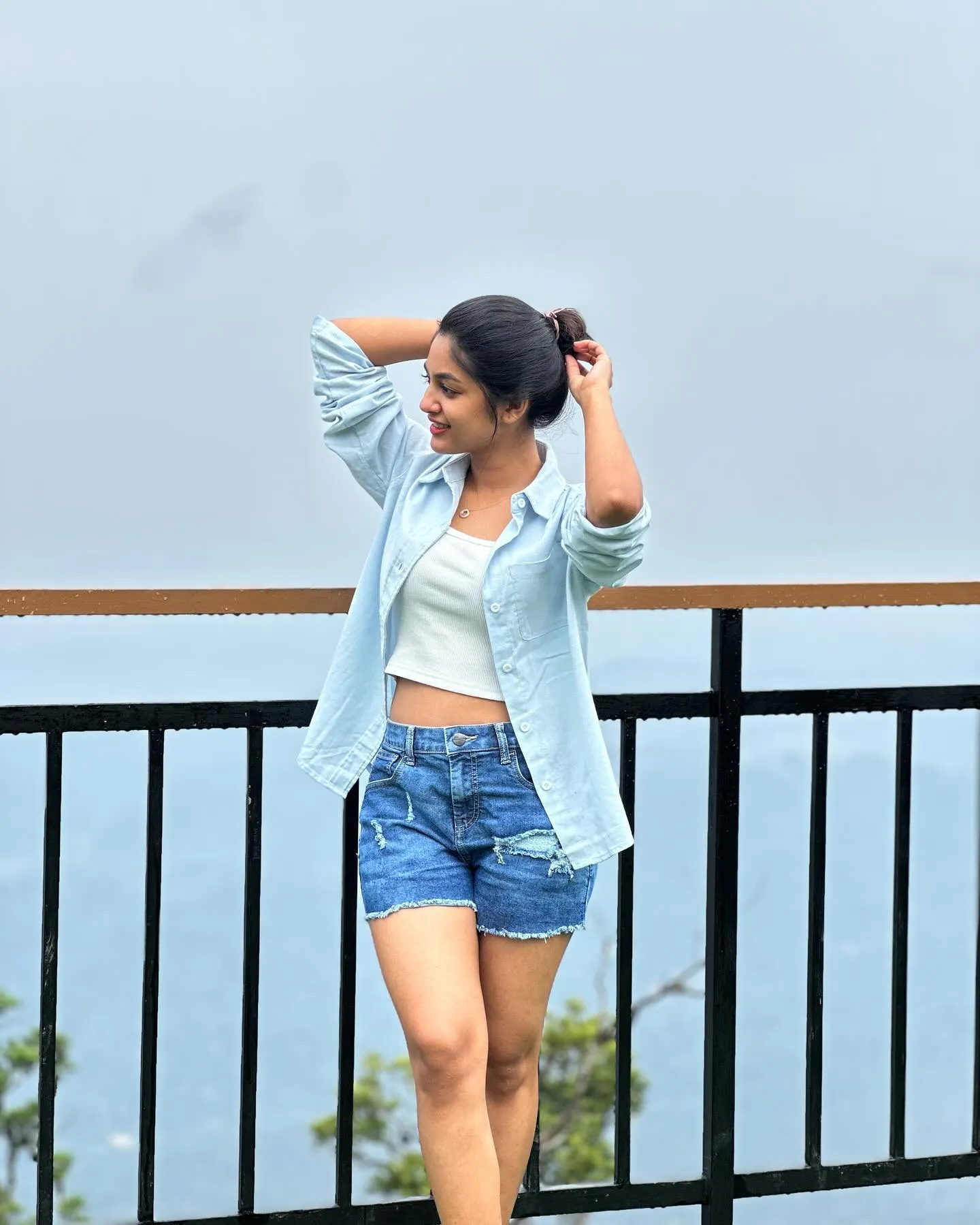 ஒளியிலே தெரியும் தேவதை.. 'கள்வன்' பட நாயகியின் கலக்கல் போட்டோஸ் ...