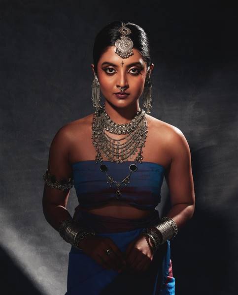 கருப்பு நிற ட்ரான்ஸ்பிரன்ட் புடவையில் 'கேப்டன் மில்லர்' பட நாயகி.. ஸ்டன்னிங் பிக்ஸ்! | Actress ...