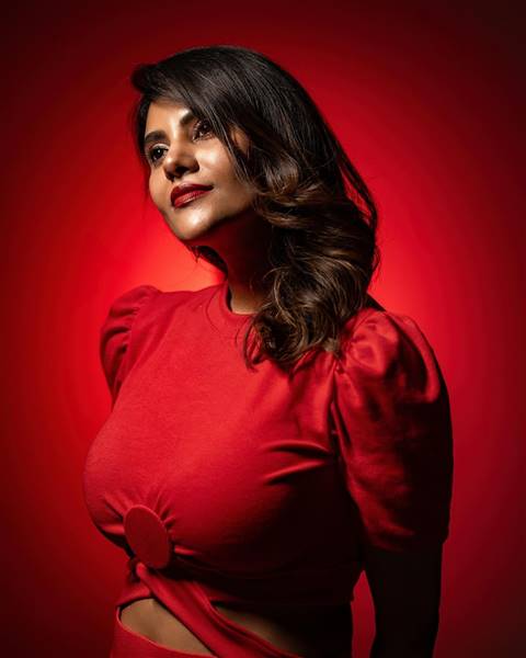 ரெட் கலர் அவுட்பிட்டில் கலக்கும் சீரியல் நடிகை.. லைக்குகளை குவிக்கும் ...