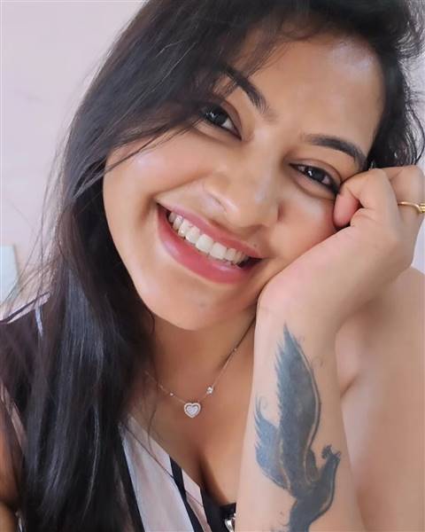 க்யூட்டான சிரிப்பால், ரசிகர்களின் கவனம் ஈர்த்த ரக்ஷிதா.. ட்ரெண்டாகும் லேட்டஸ்ட் க்ளிக்ஸ் ...