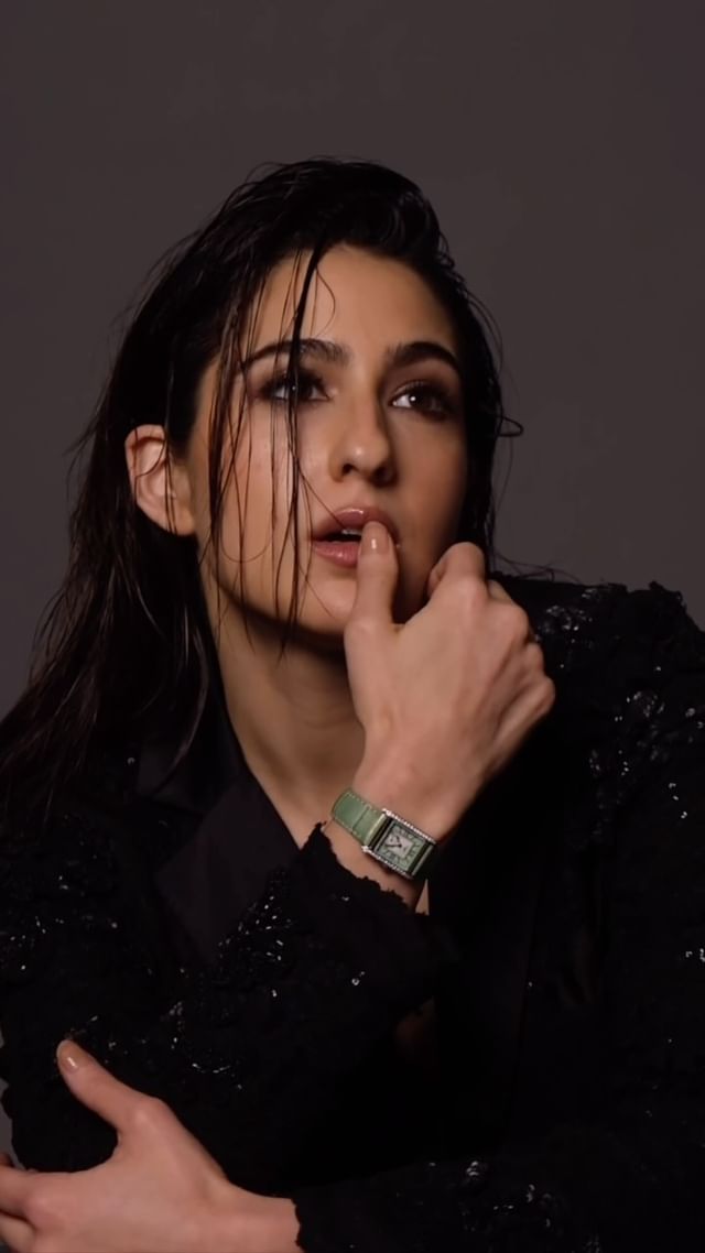 సొగసుల విందుతో సెగలు పుట్టిస్తున్న సారా అలీఖాన్. | Actress Sara Ali ...