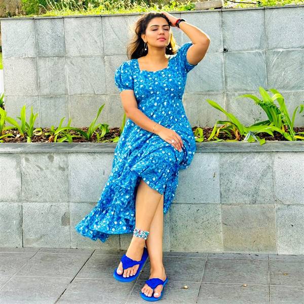 கணவனுக்கு பாய் சொல்லிவிட்டு.. தோழிகளுடன் ஜாலி ட்ரிப் சென்ற சீரியல் ...