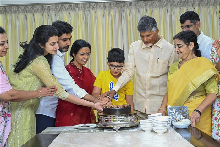 Celebrations at Chandrababu Naidu's residence Photos | Andhra Pradesh ...