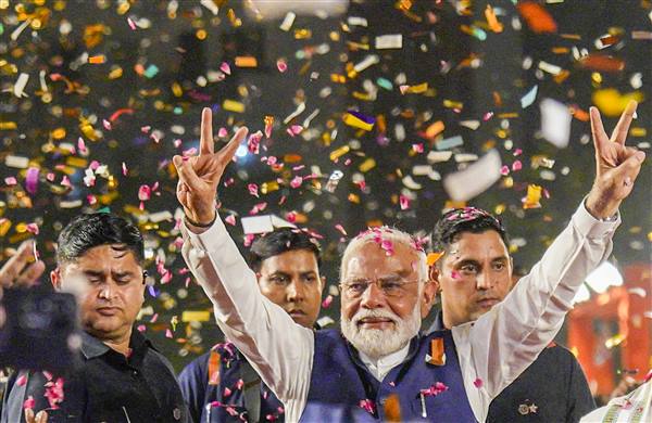 மீண்டும் மோடி.. வெற்றி கொண்டாட்டத்தில் பாஜக தொண்டர்கள்.. போட்டோஸ் ...