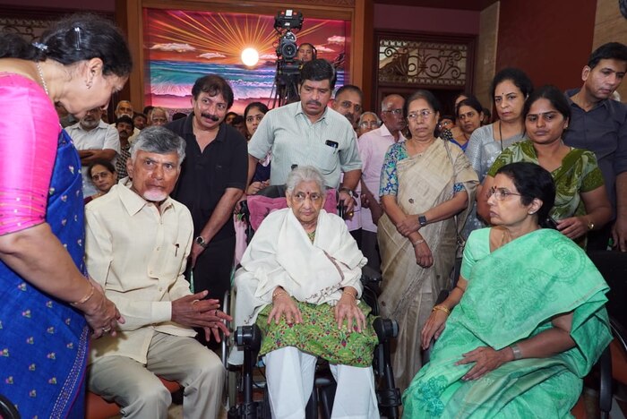 రామోజీరావు పార్ధీవదేహానికి నివాళులర్పించిన వెంకయ్యనాయడు, చంద్రబాబు , పవన్ కల్యాణ్ | Chandrababu ...