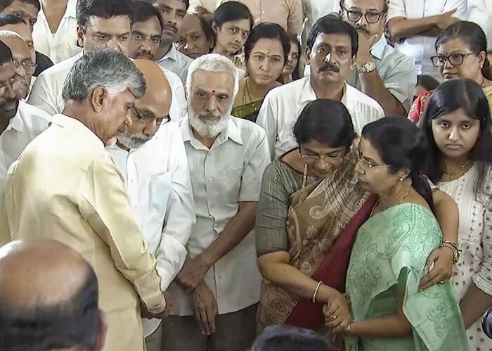 రామోజీరావు పార్ధీవదేహానికి నివాళులర్పించిన వెంకయ్యనాయడు, చంద్రబాబు , పవన్ కల్యాణ్ | Chandrababu ...