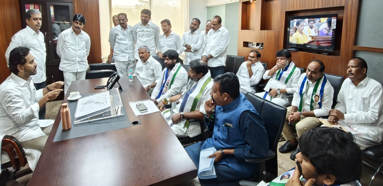 అసెంబ్లీలో ఎమ్మెల్యేగా ప్రమాణస్వీకారం చేసిన వైఎస్ జగన్ | Ex CM YS Jagan Mohan Reddy Takes Oath ...