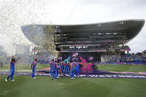 17 ஆண்டுகளுக்கு பின்.. 2வது முறையாக உலகக் கோப்பையை வென்ற இந்திய அணி ...