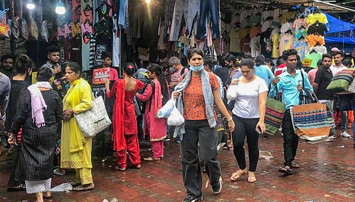 मिल गया सरोजिनी से भी सस्ता मार्केट, खरीदने के लिए होती है मारा-मारी ...