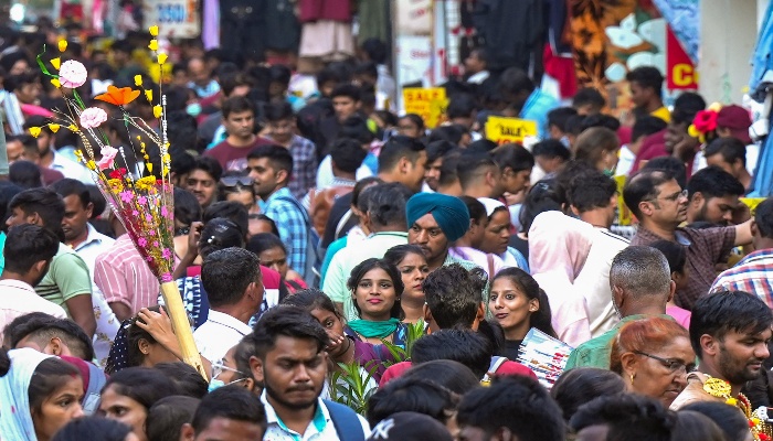 मिल गया सरोजिनी से भी सस्ता मार्केट, खरीदने के लिए होती है मारा-मारी ...