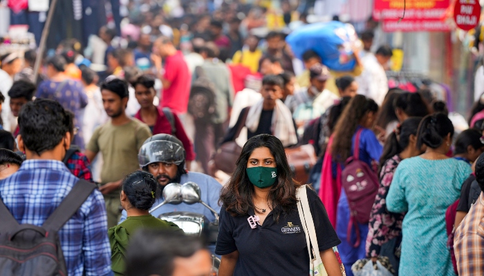 मिल गया सरोजिनी से भी सस्ता मार्केट, खरीदने के लिए होती है मारा-मारी ...