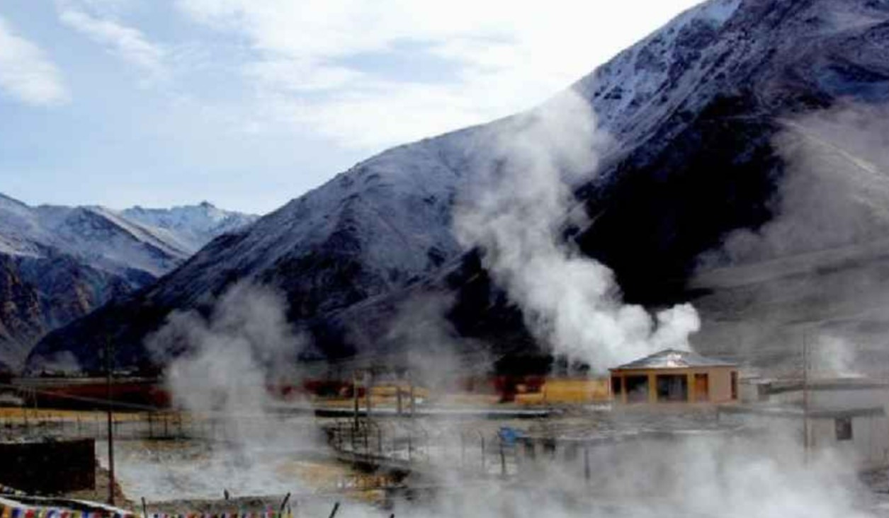 இயற்கையின் அற்புதம்.. மருத்துவ நன்மைகள் நிறைந்த இயற்கை வெந்நீர் ஊற்று ...