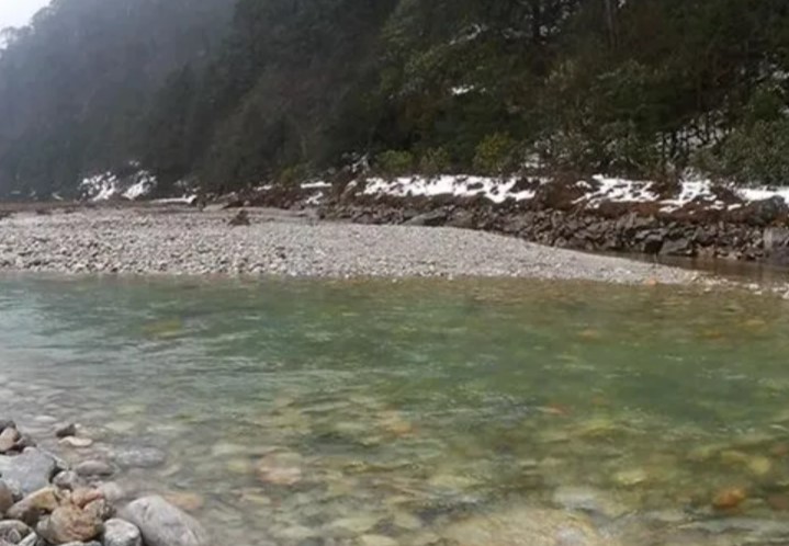 இயற்கையின் அற்புதம்.. மருத்துவ நன்மைகள் நிறைந்த இயற்கை வெந்நீர் ஊற்று ...