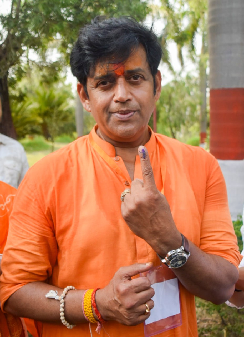 Lok Sabha Chunav 2024: 7वें चरण का मतदान जारी, इन स्टार्स और नेताओं ने ...