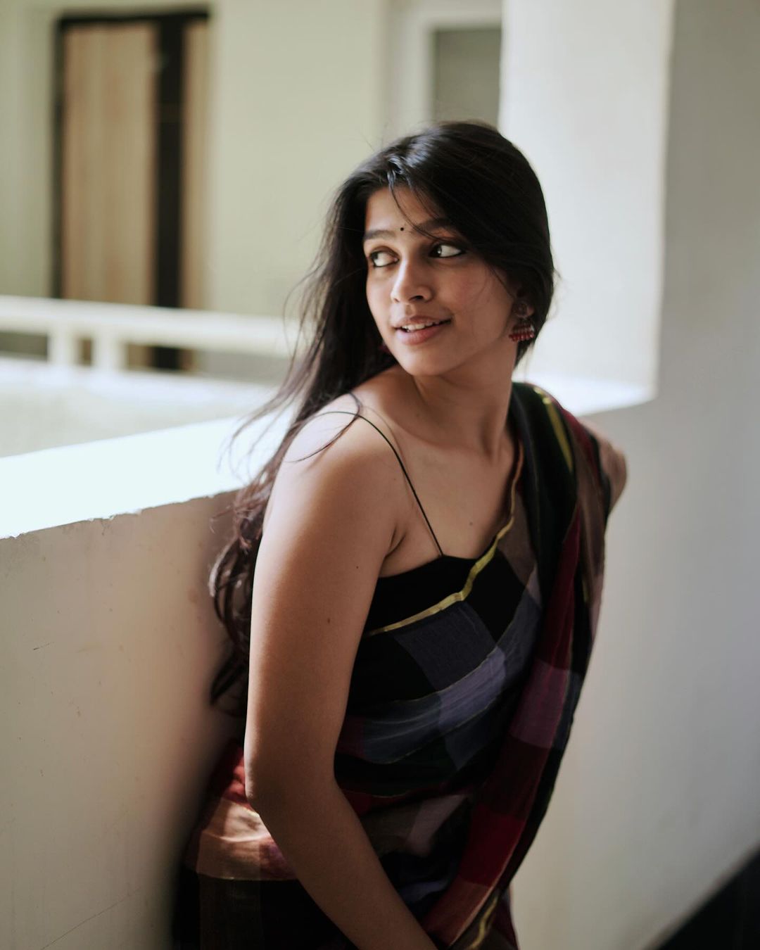 క్యూట్ అందాలతో కుర్రకారు హృదయాలను కొల్లగొట్టేస్తున్న అనంతికా సనిల్ ...