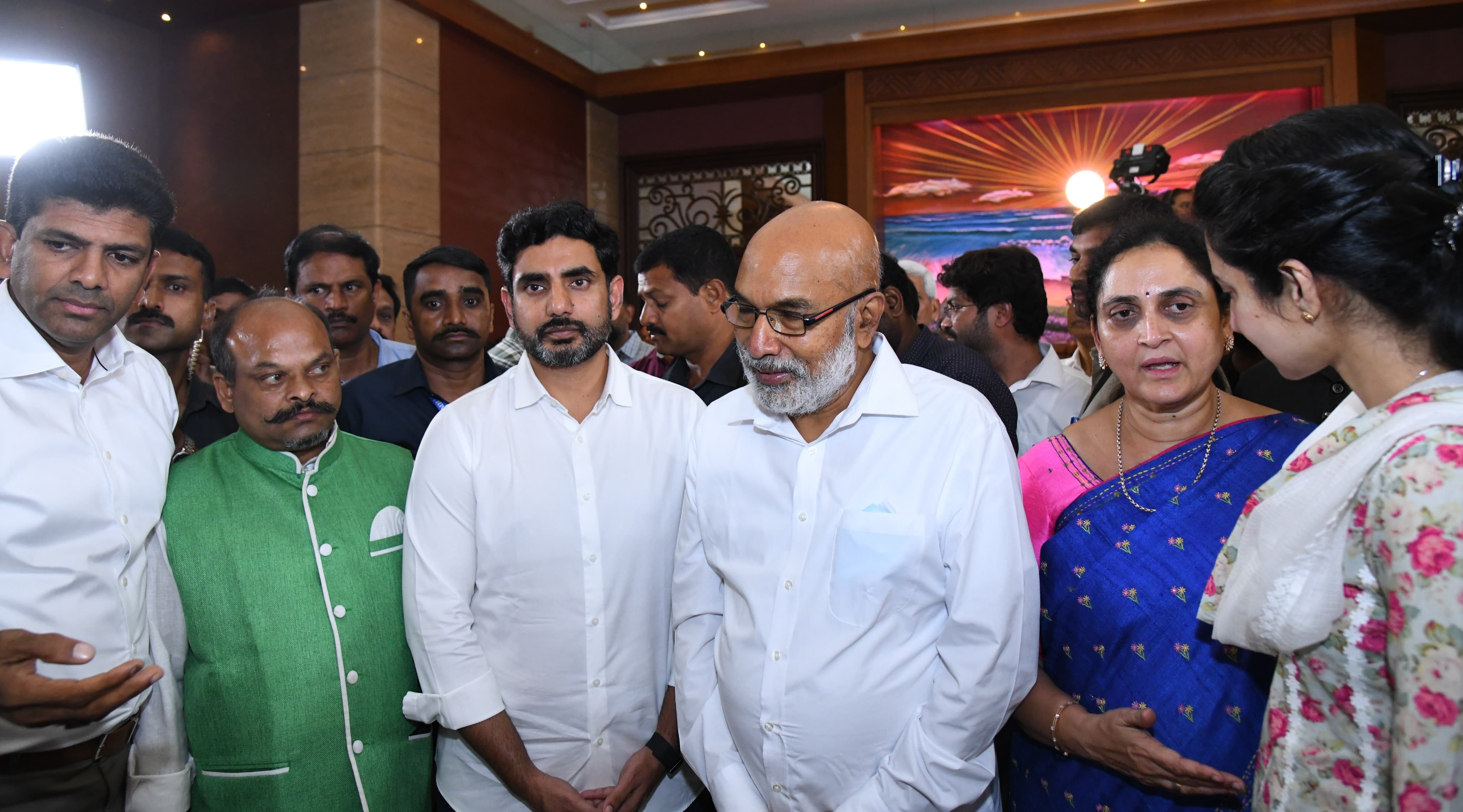 అక్షర యోధుడు రామోజీరావు గారి పార్థివదేహానికి నివాళులర్పించిన లోకేష్ ...