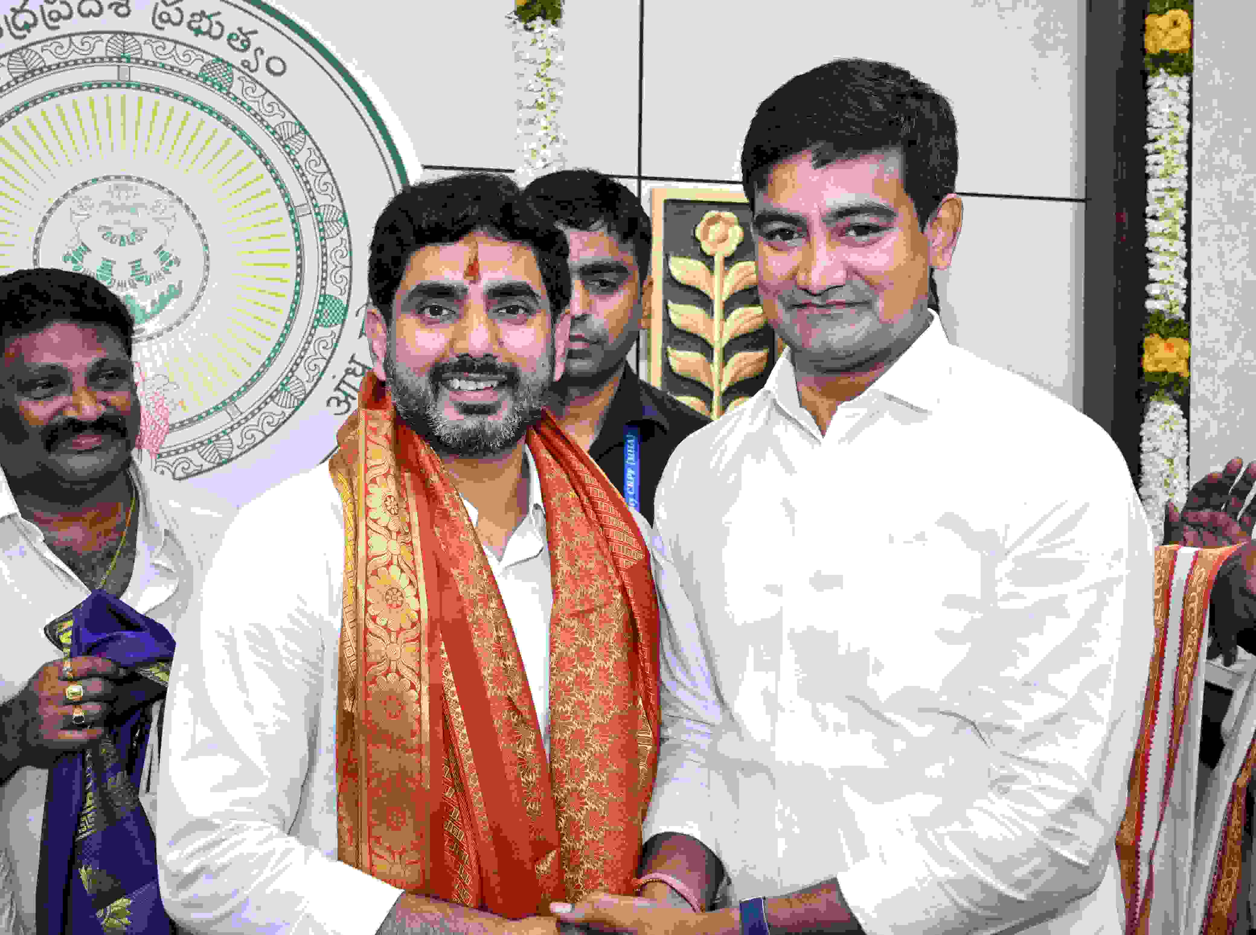 ఐటీ,విద్యాశాఖ మంత్రిగా లోకేష్ బాధ్యతలు..ఇక పరుగులే..!! | Nara Lokesh ...