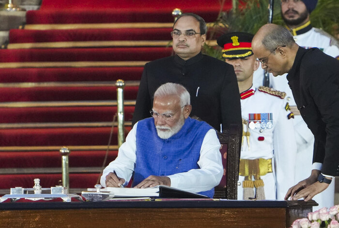 మూడో సారి ప్రధానిగా మోదీ..రాష్ట్రపతి భవన్‌లో ప్రముఖుల సందడి ...