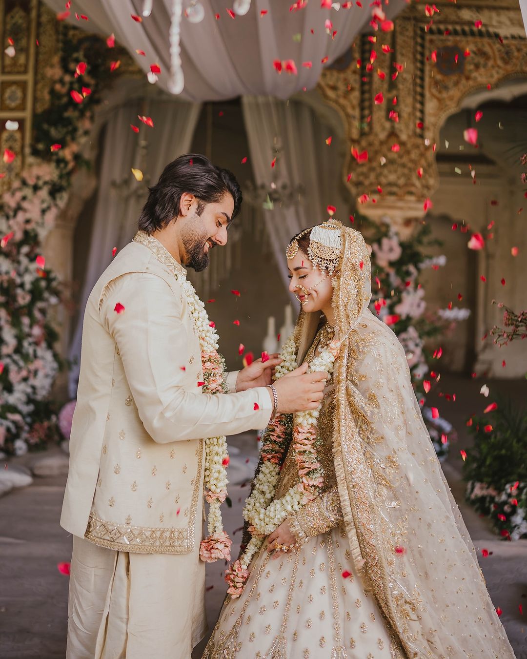 Pakistani Actor Hania Aamir | Hania Aamir Zaviyar Nauman Wedding Photos ...