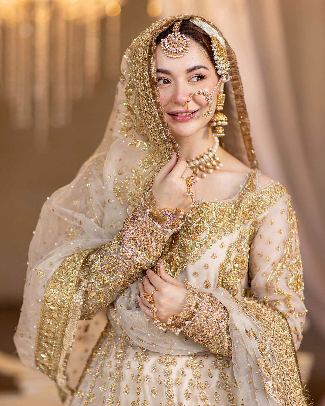 Pakistani Actor Hania Aamir | Hania Aamir Zaviyar Nauman Wedding Photos ...