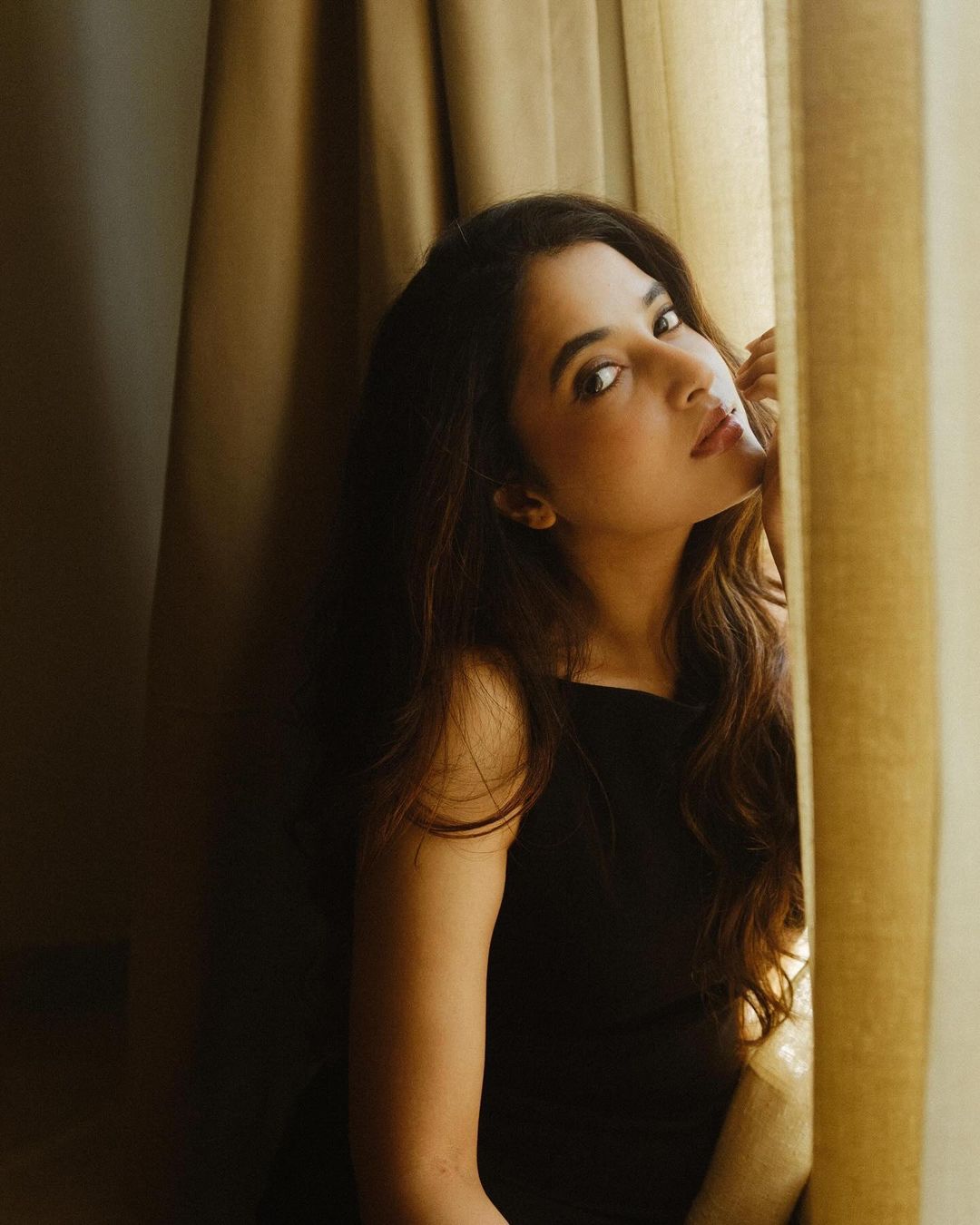 కొంటె చూపుతో కొల్లగొట్టేస్తున్న పవన్ కల్యాణ్ బ్యూటీ ప్రియాంక అరుళ్ మోహన్ | Pawan Kalyan's Beauty ...