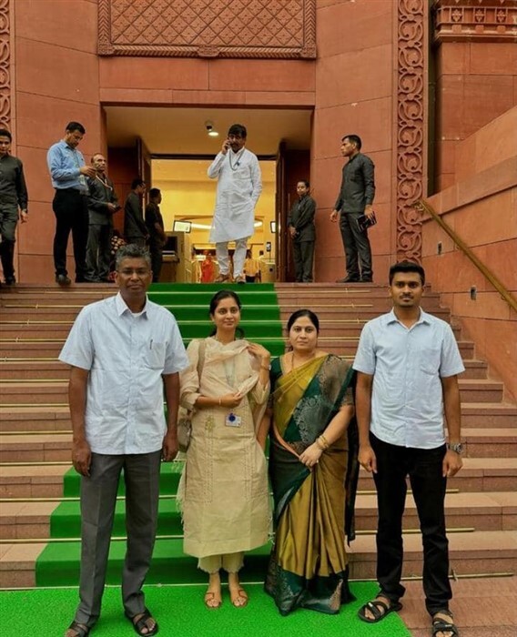 ಸಂಸದೆಯಾಗಿ ಪ್ರಮಾಣ ವಚನ ಸ್ವೀಕರಿಸಿದ ಪ್ರಿಯಾಂಕ ಜಾರಕಿಹೊಳಿ | Priyanka Jarkiholi ...