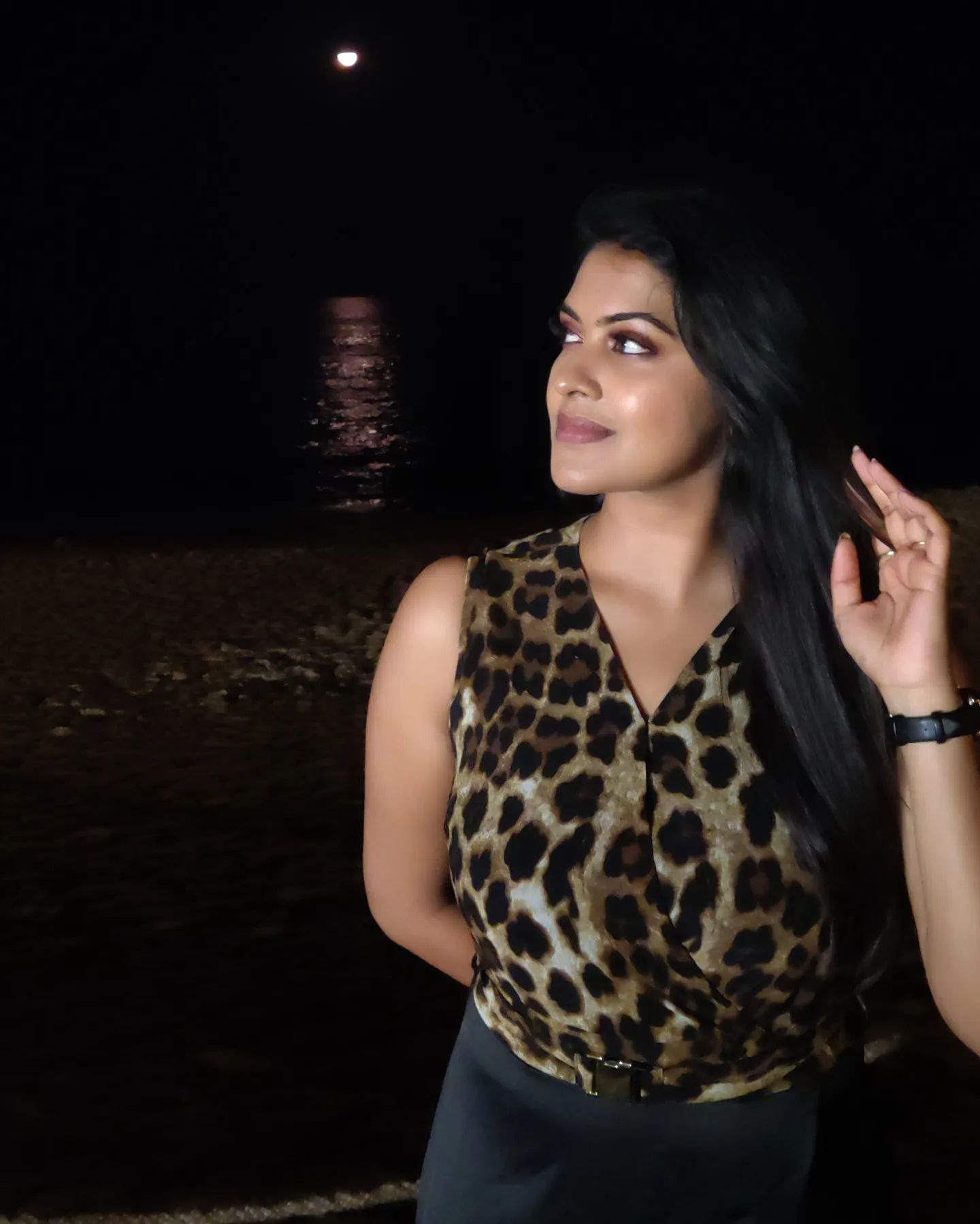 டவுசர் சட்டையில் போஸ் கொடுத்து.. ரசிகர்களை கிரங்கடித்த ரச்சிதாவின் லேட்டஸ்ட் போட்டோஸ் ...