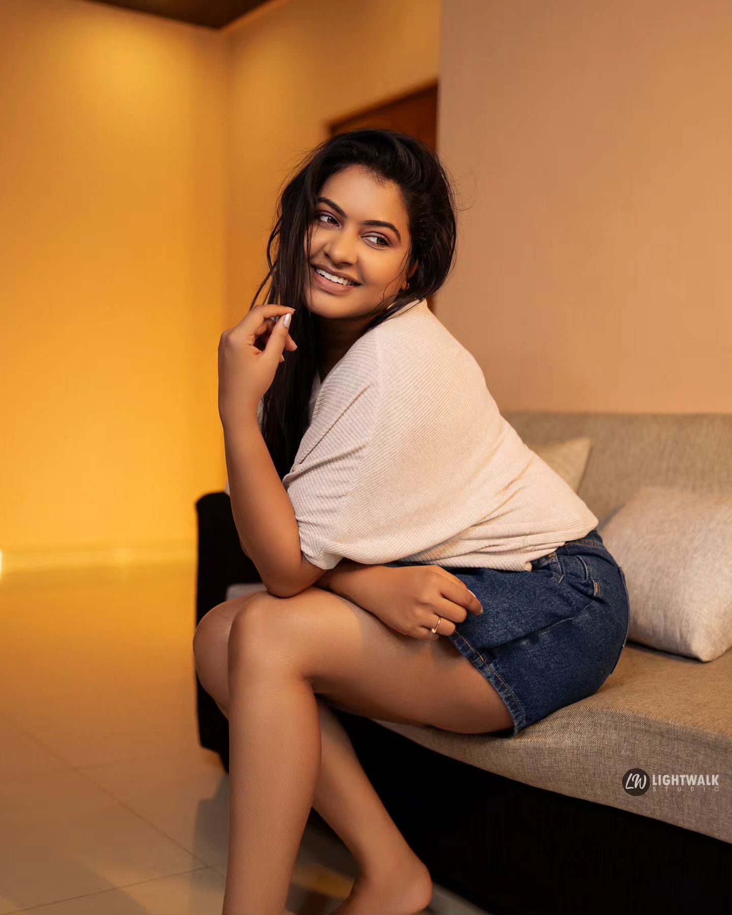 டவுசர் சட்டையில் போஸ் கொடுத்து.. ரசிகர்களை கிரங்கடித்த ரச்சிதாவின் லேட்டஸ்ட் போட்டோஸ் ...