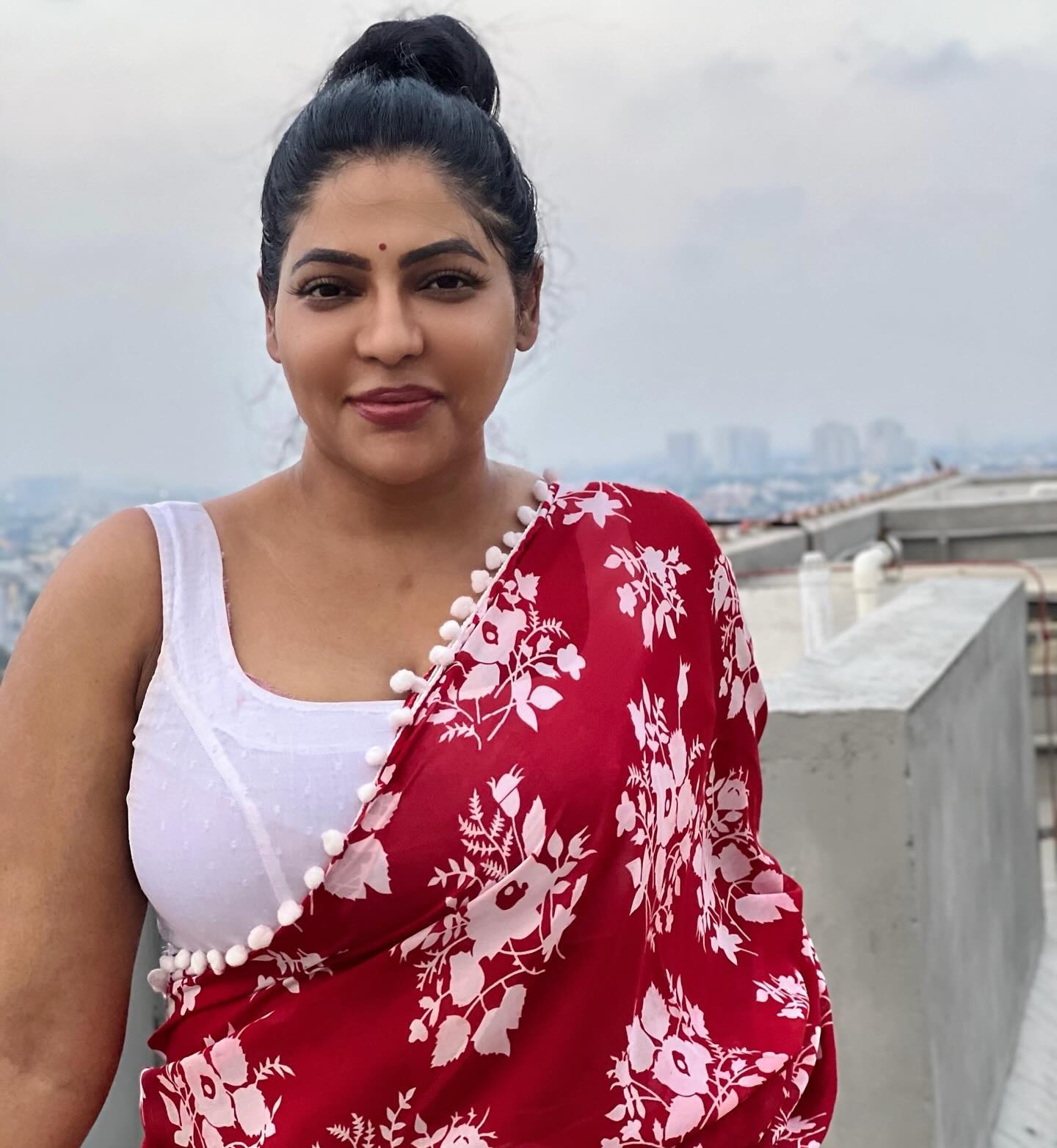 கலர்புல் சேலையில் கிளாமர் போஸ்.. சீரியல் நடிகை ரேஷ்மாவின் கலக்கல் ...