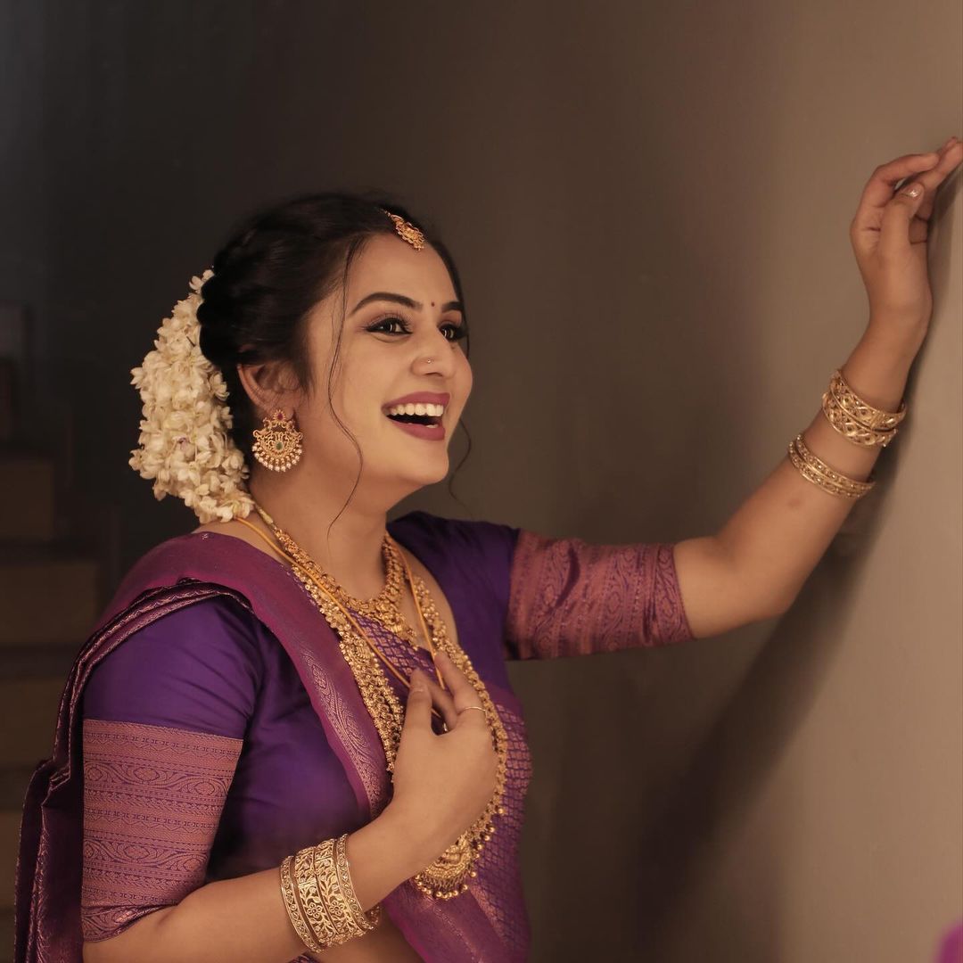 'அன்பே வா' சீரியல் நடிகை நிச்சயதார்த்தம்.. மாப்பிள்ளை இந்த நடிகரா? | Sun Tv Serial Actress Shree ...