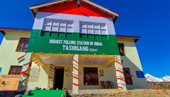 Lok Sabha Chunav 2024: यह है दुनिया का सबसे ऊंचा पोलिंग बूथ, तस्वीरें ...