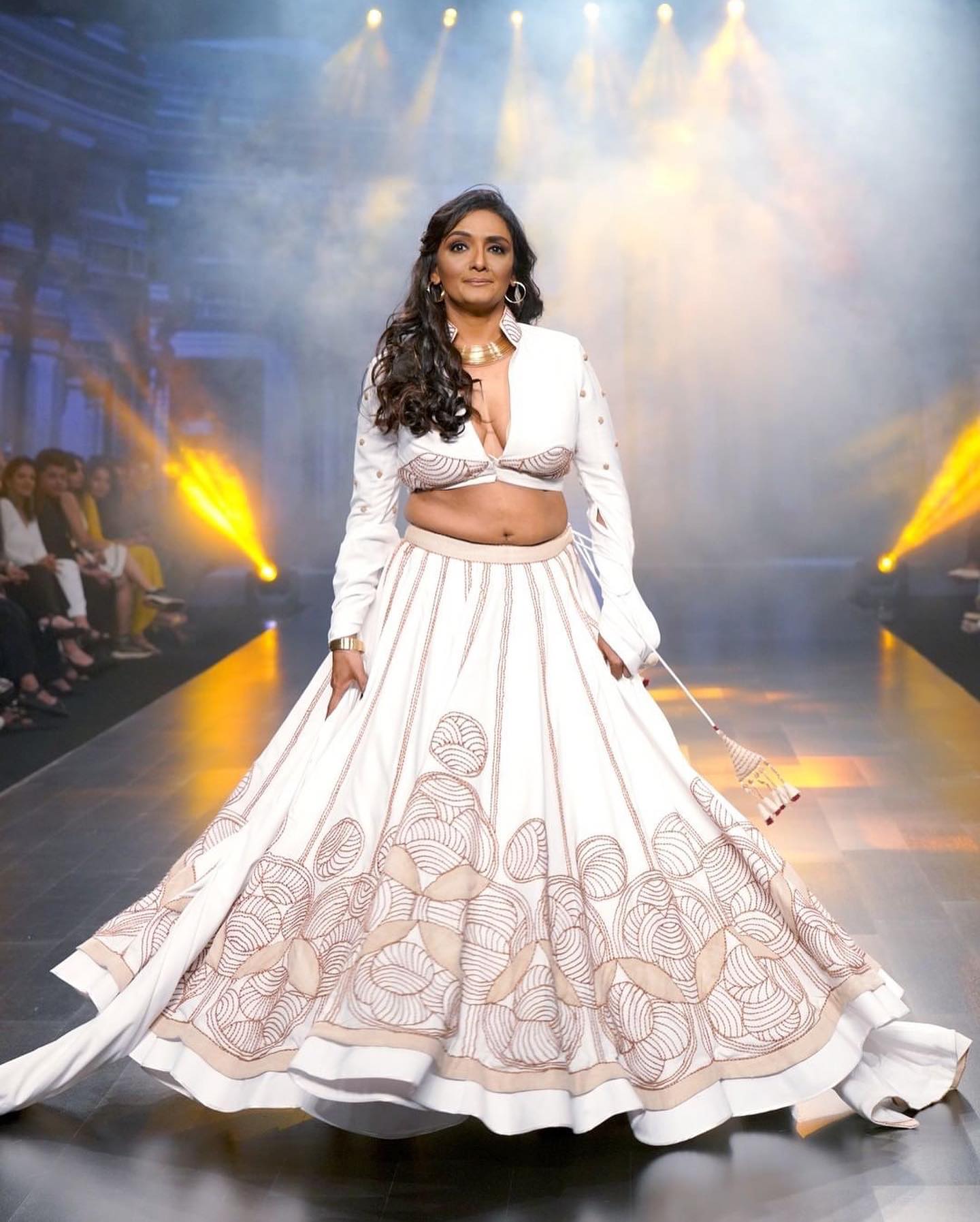 விஜயகாந்த், சத்யராஜ் பட நடிகையா இவங்க? 54 வயதில் குறையாத அழகு.. ஹாலிவுட் ஹீரோயின் ரேஞ்சுக்கு ...