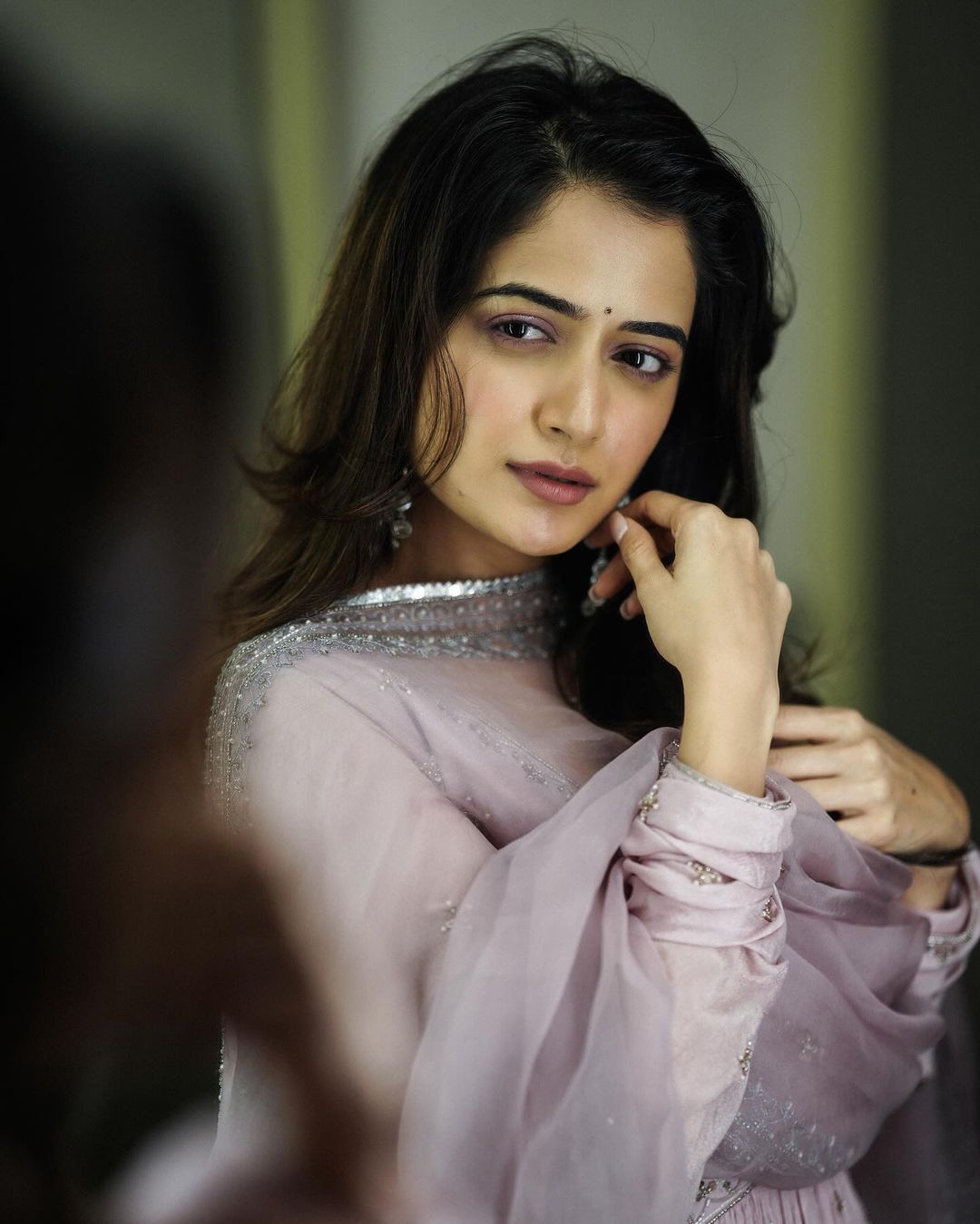 ఫ్రంట్ అండ్ బ్యాక్ అందాల షోతో హీటెక్కిస్తున్న ఆషికా రంగనాథ్ | Actress Ashika Ranganath Is ...