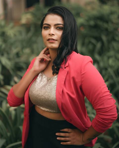சோப்பு நுரையில் இப்படி ஒரு போட்டோஷூட்டா.. சீரியல் நடிகை அஷ்வினியின் நச் ...