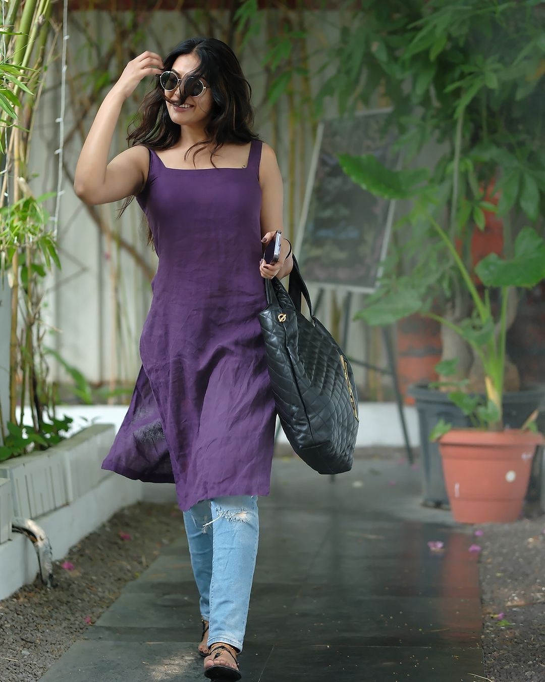 నడుము అందాల షోతో సెగలు పుట్టిస్తున్న దివి వాద్యా.. భామ జోరుకు ...