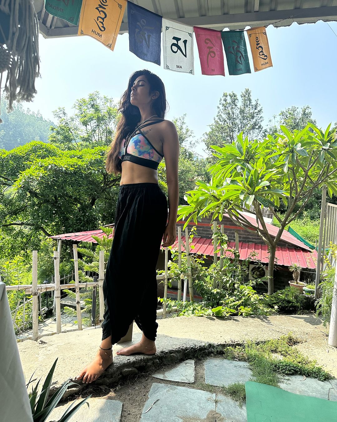 నడుము అందాల షోతో సెగలు పుట్టిస్తున్న దివి వాద్యా.. భామ జోరుకు ...