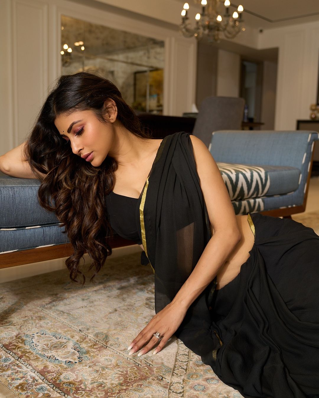 మౌనీ రాయ్ మెరుపులు.. ఆఫర్స్ రావడం లేదు కానీ లేకపోతేనా..? | Actress Mouni Roy Elegant Beauty Show ...